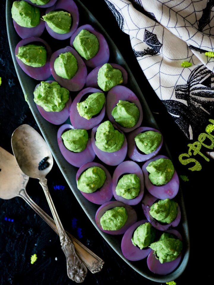 Halloween Deviled Eggs - Sweetly Splendid
