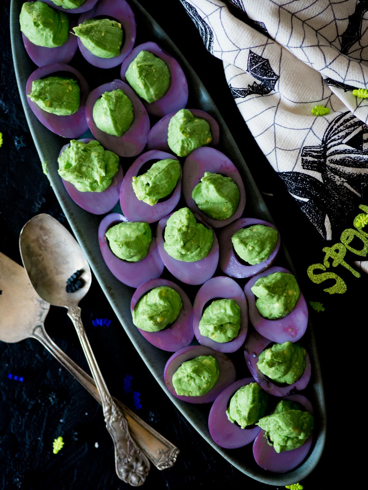 Halloween Deviled Eggs - Sweetly Splendid