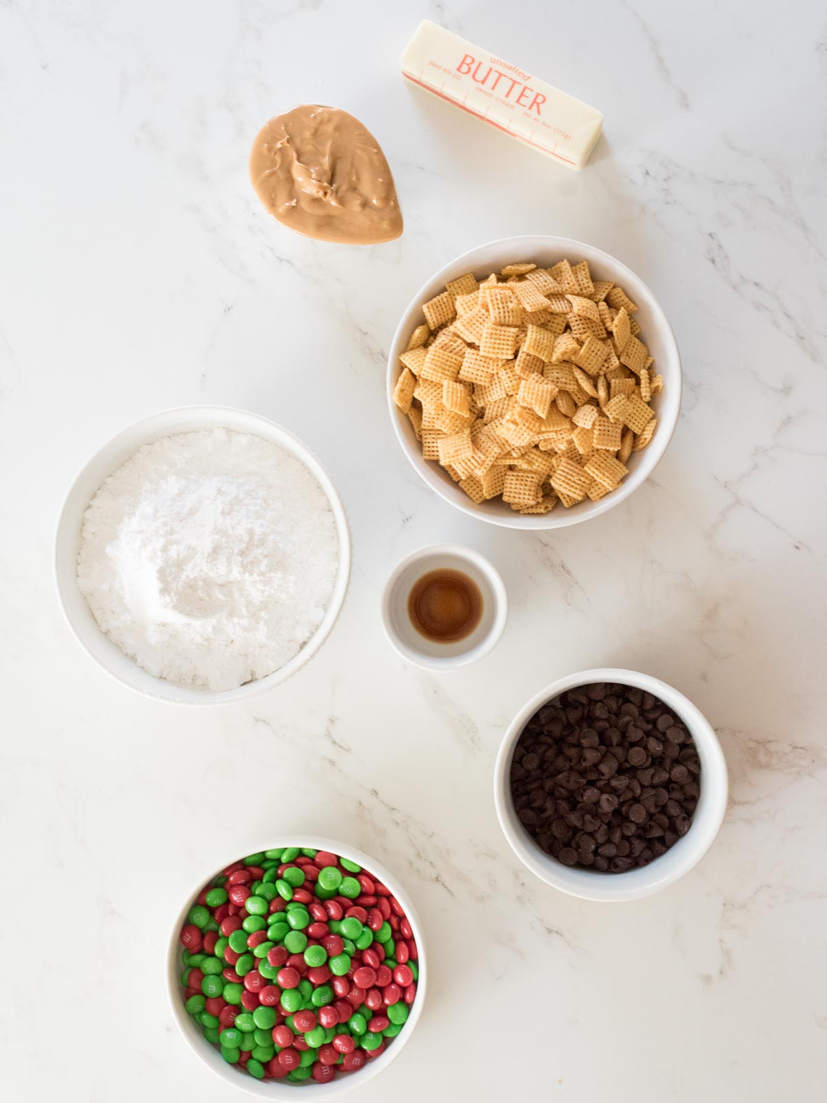 Christmas Reindeer Chow Recipe (Unbelievably Fast) - Sweetly Splendid