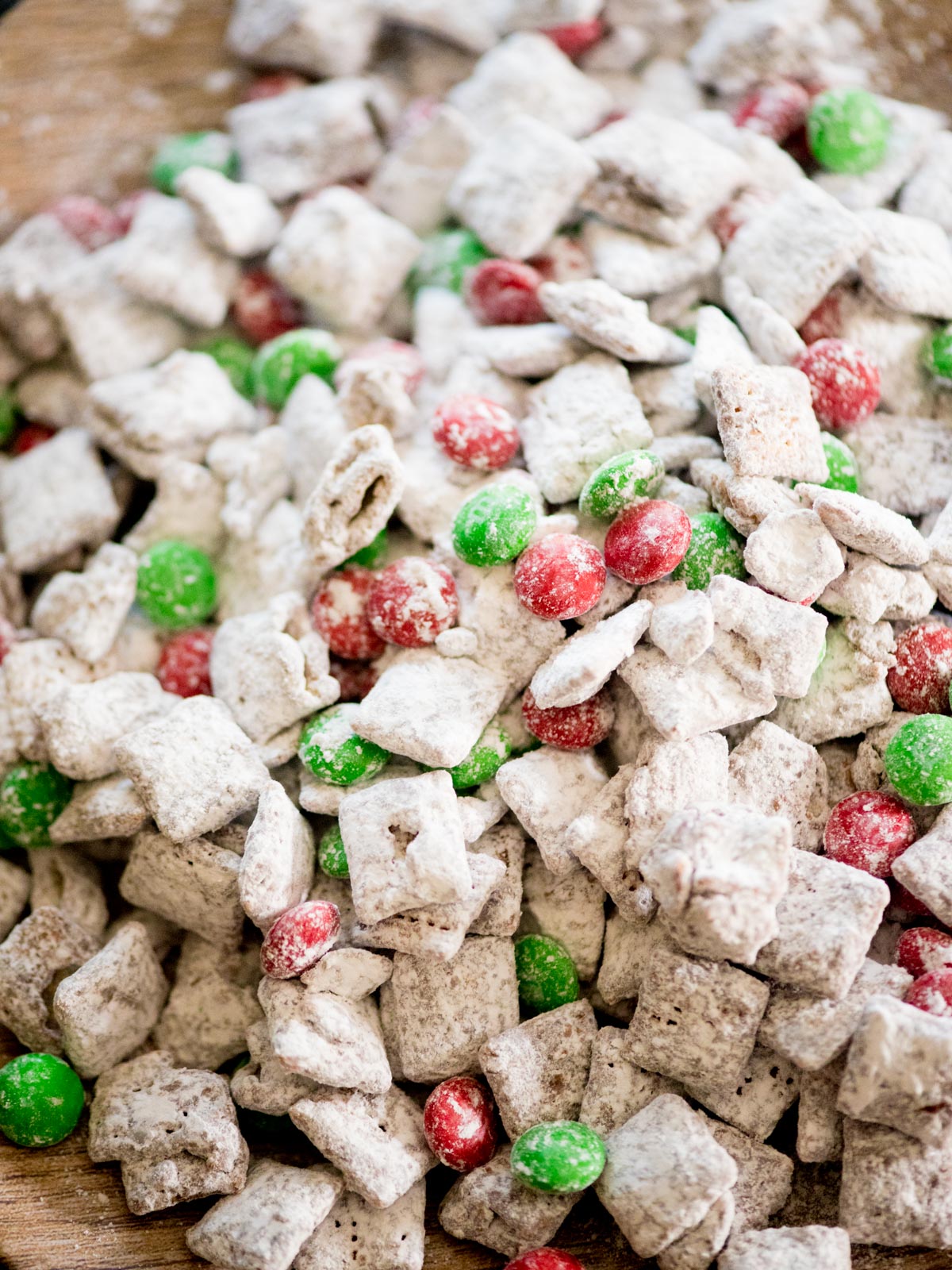 Christmas Reindeer Chow Recipe (Unbelievably Fast) - Sweetly Splendid