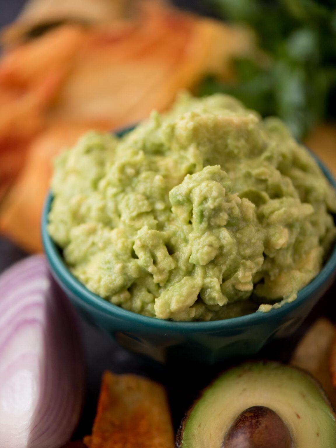 Easy Guacamole Recipe (No Tomato) - Sweetly Splendid