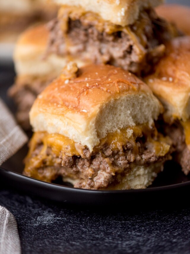 Cheeseburger Sliders Recipe - Sweetly Splendid