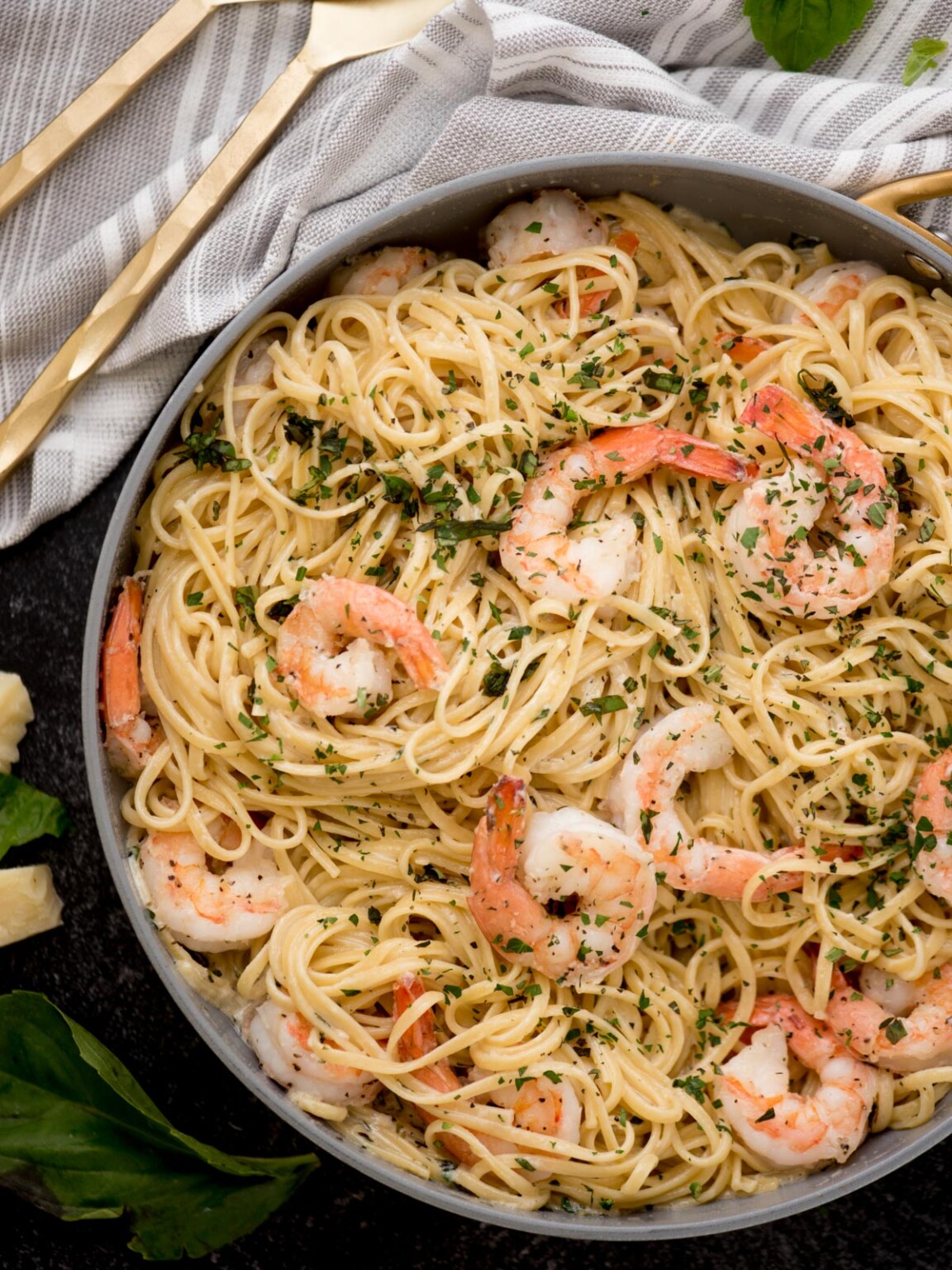 Easy Creamy Shrimp Linguine Recipe (30 Minute Dinner) - Sweetly Splendid